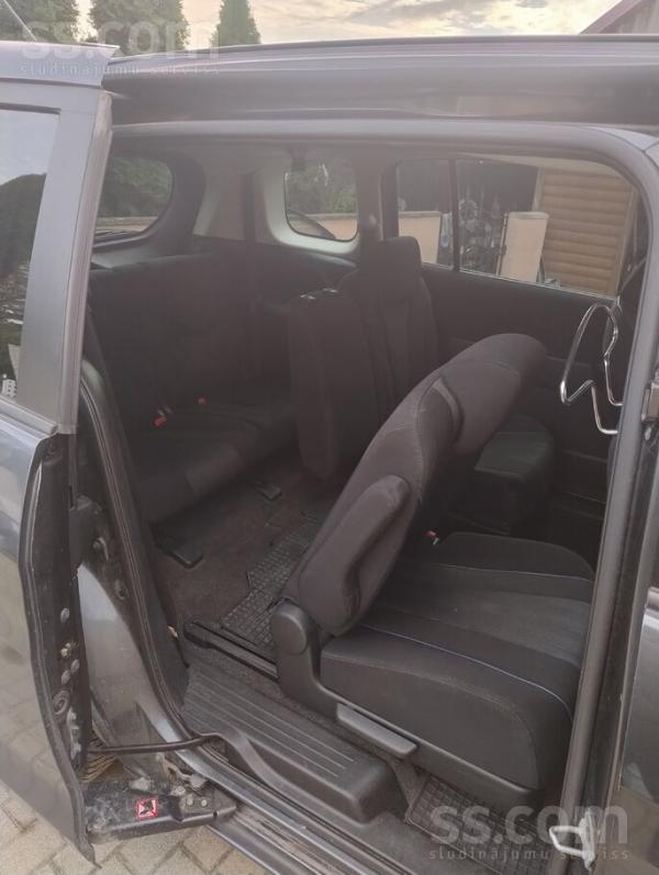 Grey Mazda 5 2011 in Kraslava, with an engine capacity of 1.60 L and mileage of 240 thousand km for 2350 €, photo 6 on AUTOMOTO.COM.LV