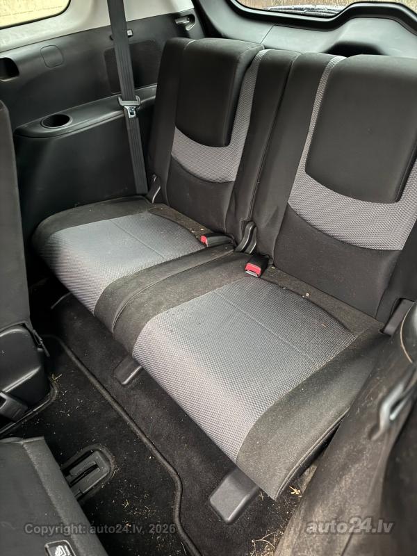 Grey Mazda 5 2006 in Rakvere, with an engine capacity of 1.80 L and mileage of 178 thousand km for 799 €, photo 8 on AUTOMOTO.COM.LV