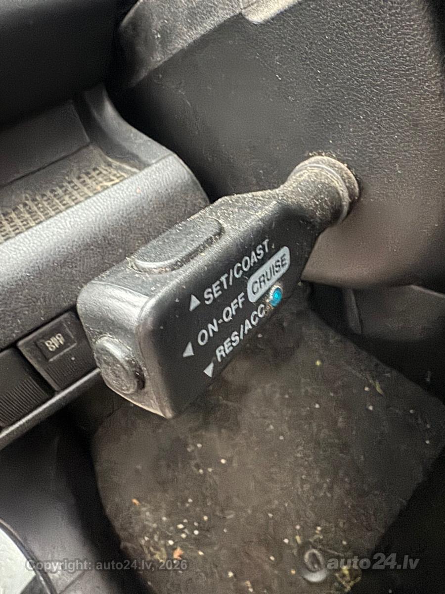 Grey Mazda 5 2006 in Rakvere, with an engine capacity of 1.80 L and mileage of 178 thousand km for 799 €, photo 9 on AUTOMOTO.COM.LV