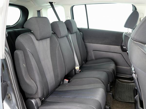 Pelēks Mazda 5 2012 Tallina, ar dzinēja tilpumu 1.60 L un nobraukumu 272 tūkst. km par 1999 €, foto 7 vietnē AUTOMOTO.COM.LV