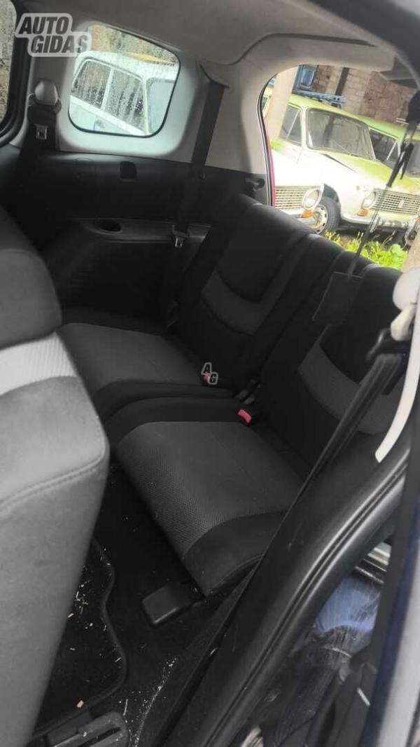 Mazda 5 2006 in Vilkaviskis, with an engine capacity of 2.00 L and mileage of 280 thousand km for 1150 €, photo 8 on AUTOMOTO.COM.LV