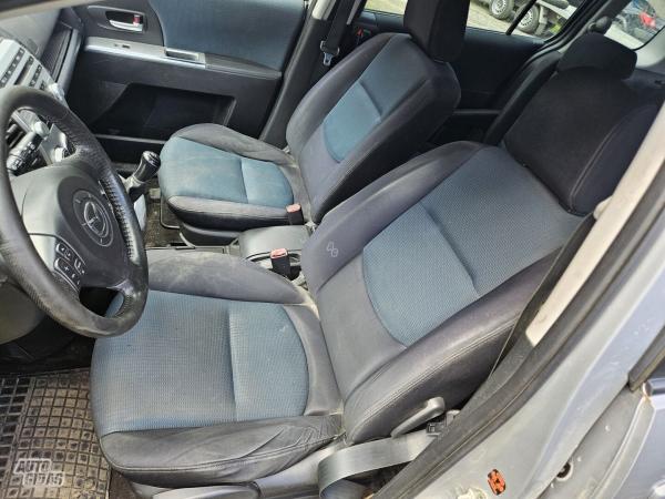 Mazda 5 2007 in Prienai, with an engine capacity of 2.00 L and mileage of 274 thousand km for 500 €, photo 8 on AUTOMOTO.COM.LV