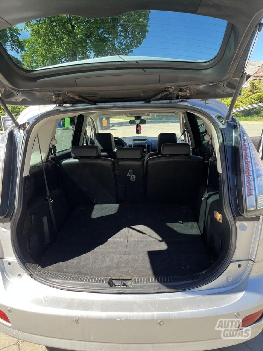 Mazda 5 2010 in Pagegiai, with an engine capacity of 2.00 L and mileage of 258 thousand km for 3200 €, photo 12 on AUTOMOTO.COM.LV