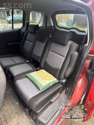 Sarkans Mazda 5 2007 Rīga, ar dzinēja tilpumu 2.00 L un nobraukumu 256 tūkst. km par 1650 €, foto 5 vietnē AUTOMOTO.COM.LV
