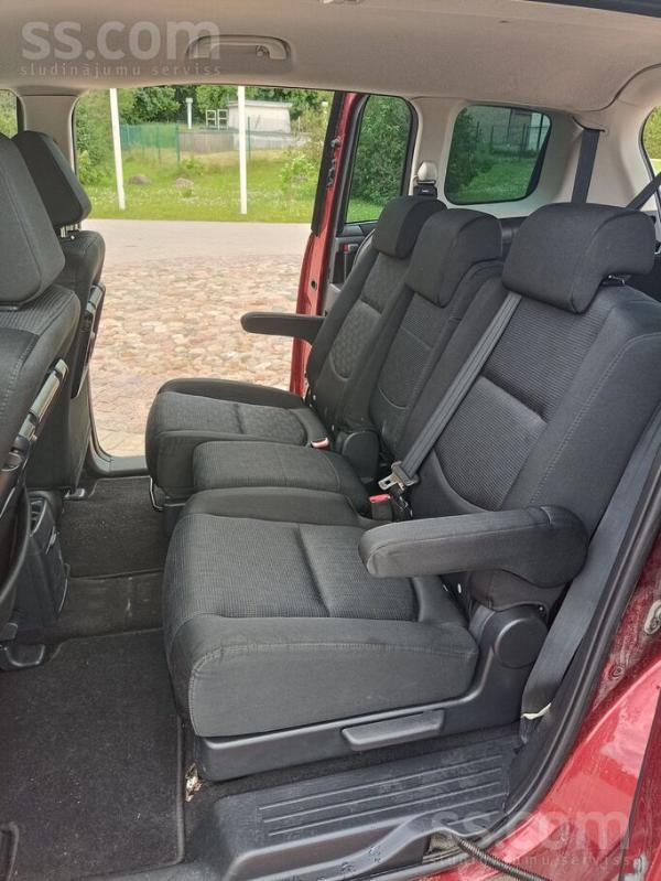Red Mazda 5 2008 in Riga, with an engine capacity of 2.00 L and mileage of 297 thousand km for 1800 €, photo 8 on AUTOMOTO.COM.LV