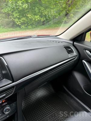 Sarkans Mazda 5 2013 Rīga, ar dzinēja tilpumu 2.00 L un nobraukumu 193 tūkst. km par 6500 €, foto 15 vietnē AUTOMOTO.COM.LV