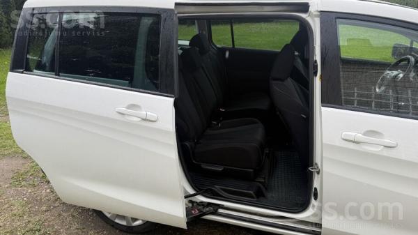 White Mazda 5 2012 in Riga, with an engine capacity of 1.60 L and mileage of 264 thousand km for 4250 €, photo 10 on AUTOMOTO.COM.LV