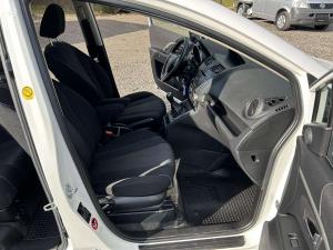 White Mazda 5 2012 in Kretinga, with an engine capacity of 1.56 L and mileage of 228 thousand km for 3950 €, photo 19 on AUTOMOTO.COM.LV