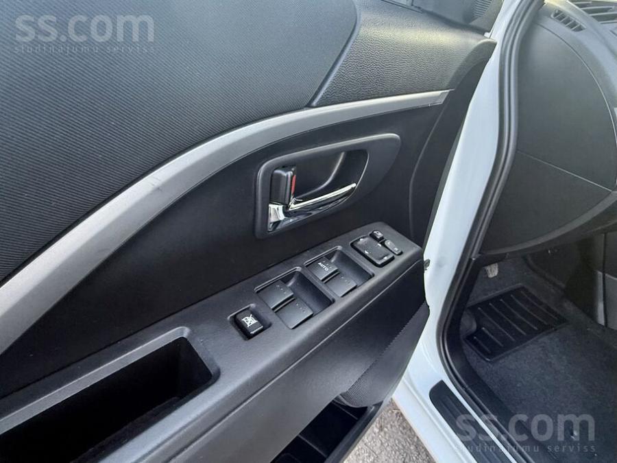 White Mazda 5 2015 in Riga, with an engine capacity of 1.60 L and mileage of 0 thousand km for 4990 €, photo 12 on AUTOMOTO.COM.LV