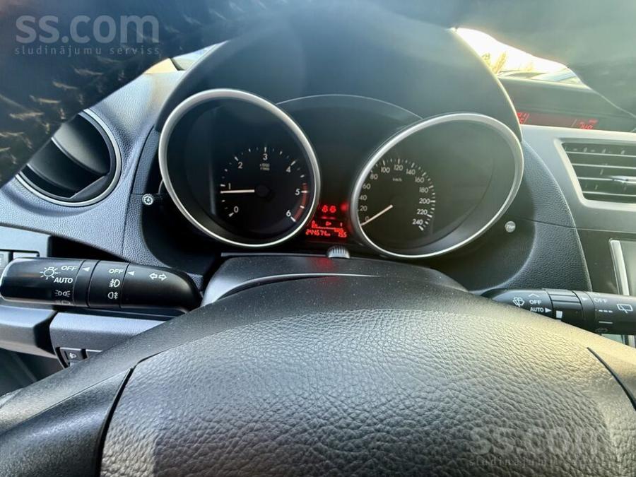 White Mazda 5 2015 in Riga, with an engine capacity of 1.60 L and mileage of 0 thousand km for 4990 €, photo 15 on AUTOMOTO.COM.LV