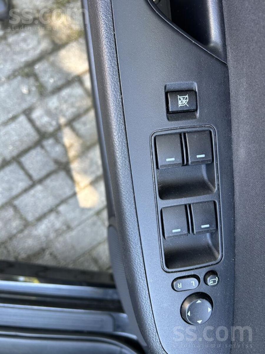 Black Mazda 6 2010 in Riga, with an engine capacity of 2.00 L and mileage of 340 thousand km for 2450 €, photo 14 on AUTOMOTO.COM.LV