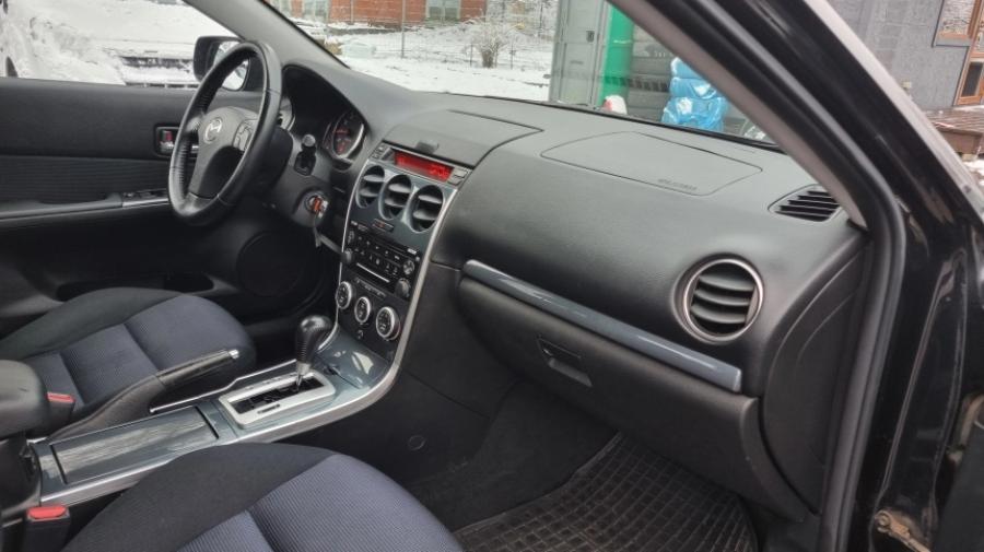 Black Mazda 6 2005 in Riga, with an engine capacity of 2.00 L and mileage of 171 thousand km for 1770 €, photo 12 on AUTOMOTO.COM.LV