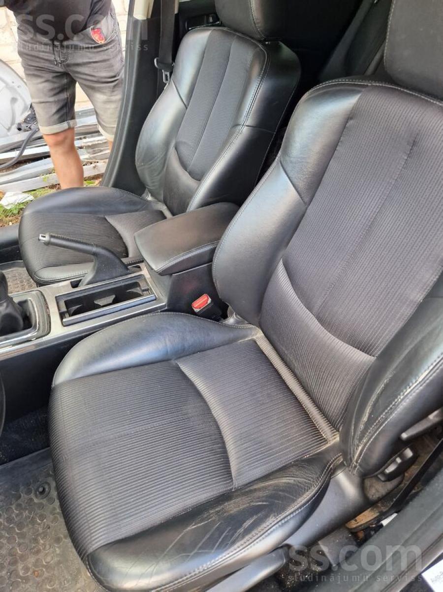 Black Mazda 6 2011 in Daugavpils, with an engine capacity of 2.20 L and mileage of 259 thousand km for 1200 €, photo 8 on AUTOMOTO.COM.LV
