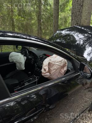 Black Mazda 6 2012 in Riga, with an engine capacity of 2.00 L and mileage of 119 thousand km for 1300 €, photo 5 on AUTOMOTO.COM.LV