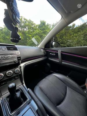 Black Mazda 6 2010 in Kaunas, with an engine capacity of 2.18 L and mileage of 296 thousand km for 2500 €, photo 6 on AUTOMOTO.COM.LV