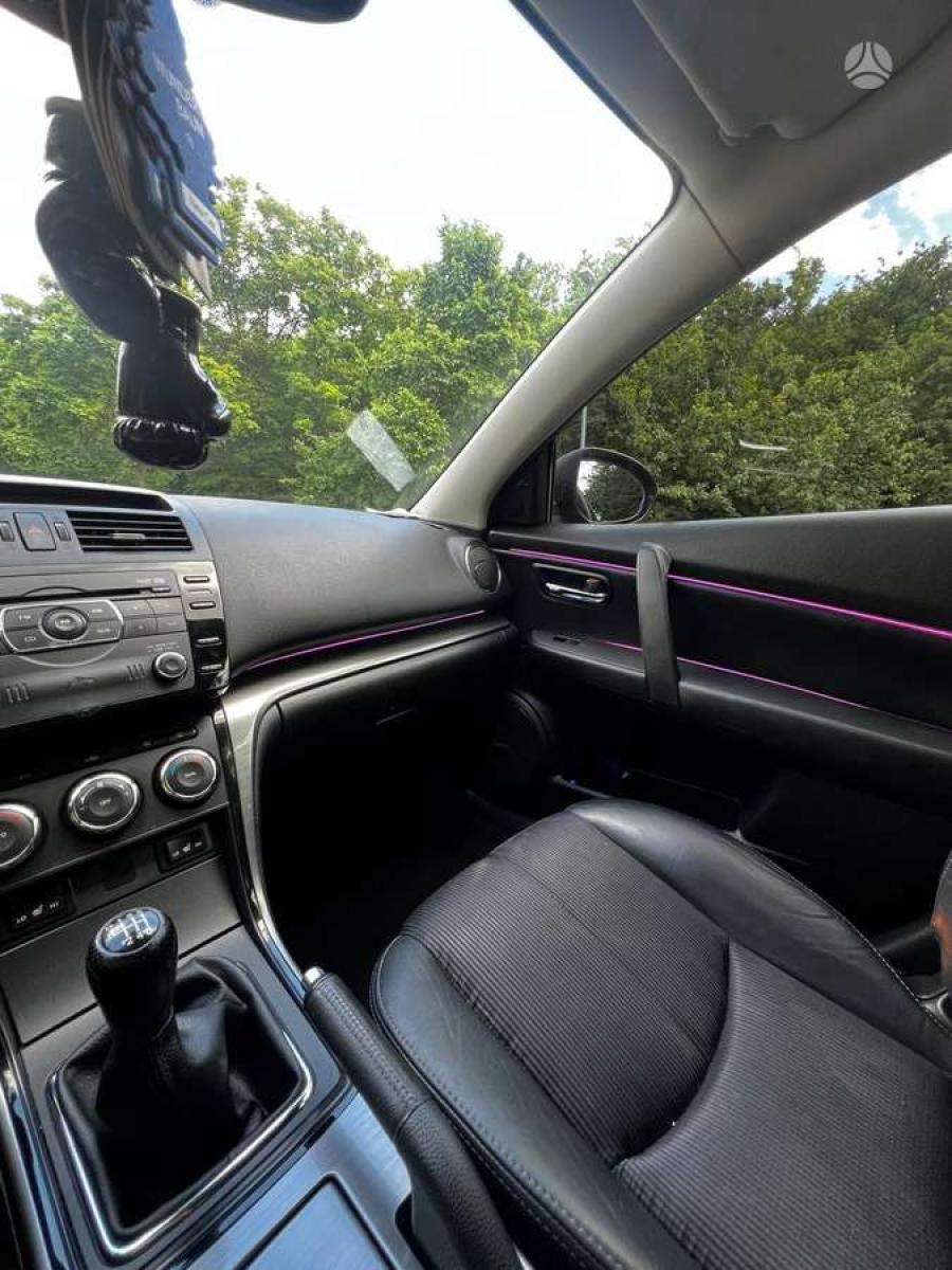 Black Mazda 6 2010 in Kaunas, with an engine capacity of 2.18 L and mileage of 296 thousand km for 2500 €, photo 6 on AUTOMOTO.COM.LV