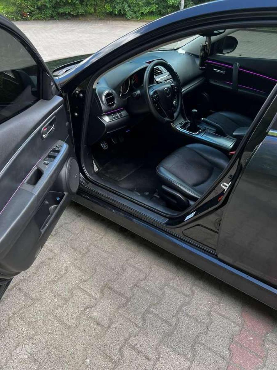Black Mazda 6 2010 in Kaunas, with an engine capacity of 2.18 L and mileage of 296 thousand km for 2500 €, photo 10 on AUTOMOTO.COM.LV