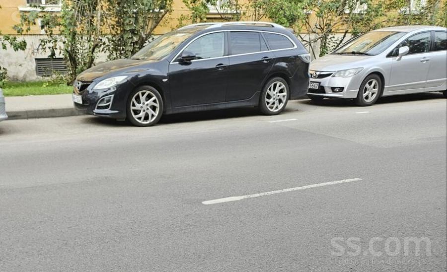 Melns Mazda 6 2010 Rīga, ar dzinēja tilpumu 2.20 L un nobraukumu 270 tūkst. km par 1000 €, foto 3 vietnē AUTOMOTO.COM.LV