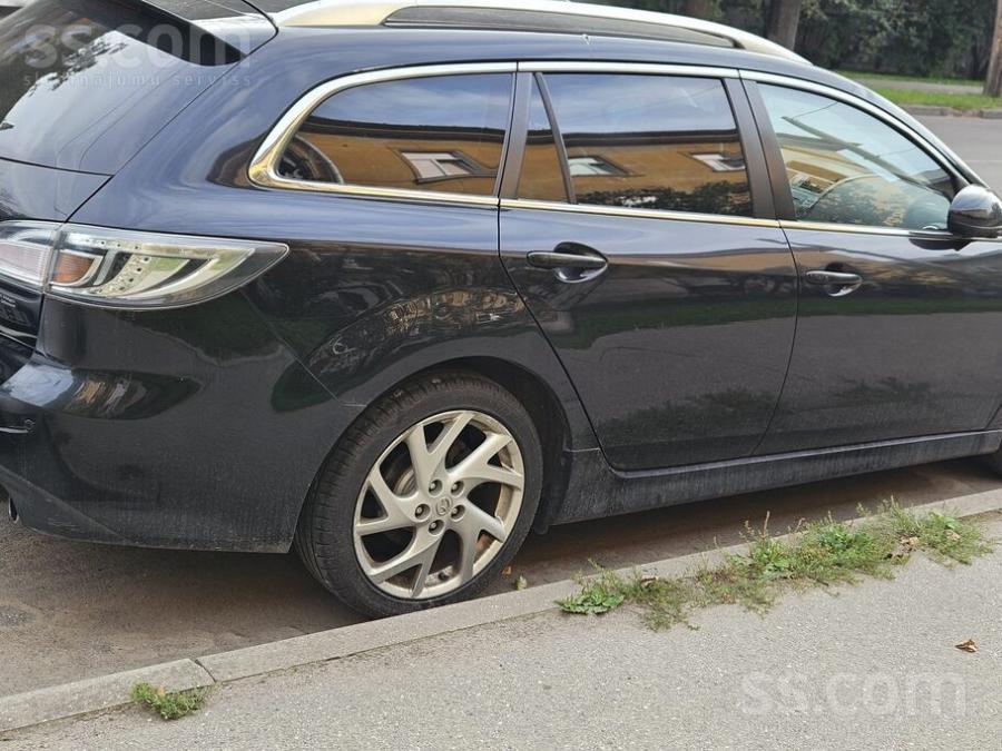Melns Mazda 6 2010 Rīga, ar dzinēja tilpumu 2.20 L un nobraukumu 270 tūkst. km par 1000 €, foto 5 vietnē AUTOMOTO.COM.LV