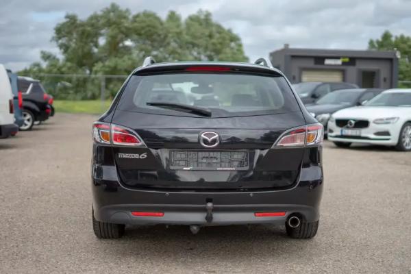 Black Mazda 6 2011 in Liepaja, with an engine capacity of 2.20 L and mileage of 197 thousand km for 4250 €, photo 3 on AUTOMOTO.COM.LV