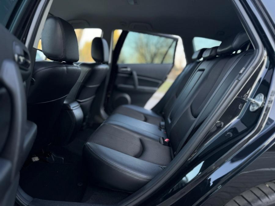 Black Mazda 6 2012 in Riga, with an engine capacity of 2.20 L and mileage of 255 thousand km for 4590 €, photo 8 on AUTOMOTO.COM.LV