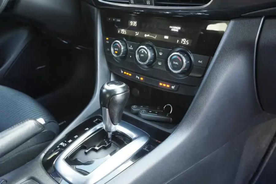 Black Mazda 6 2014 in Riga, with an engine capacity of 2.20 L and mileage of 188 thousand km for 7700 €, photo 23 on AUTOMOTO.COM.LV