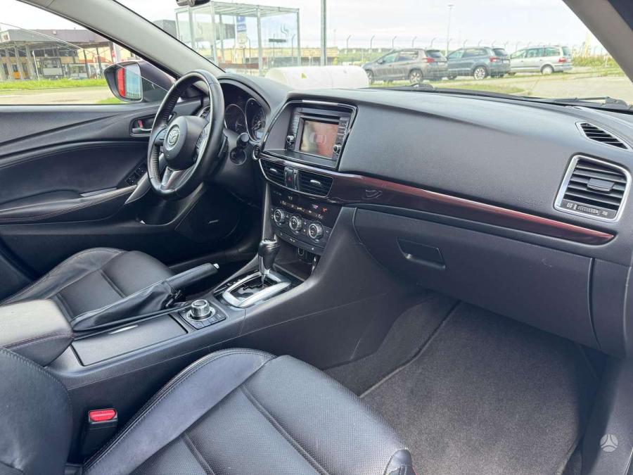 Black Mazda 6 2014 in Klaipeda, with an engine capacity of 2.18 L and mileage of 280 thousand km for 4950 €, photo 13 on AUTOMOTO.COM.LV