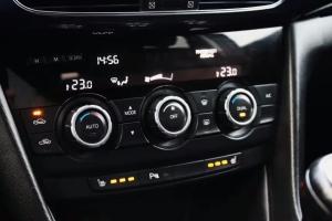 Zils Mazda 6 2013 Jelgava, ar dzinēja tilpumu 2.20 L un nobraukumu 141 tūkst. km par 5500 €, foto 15 vietnē AUTOMOTO.COM.LV