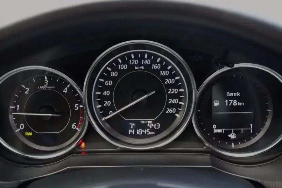 Zils Mazda 6 2013 Jelgava, ar dzinēja tilpumu 2.20 L un nobraukumu 141 tūkst. km par 5500 €, foto 20 vietnē AUTOMOTO.COM.LV