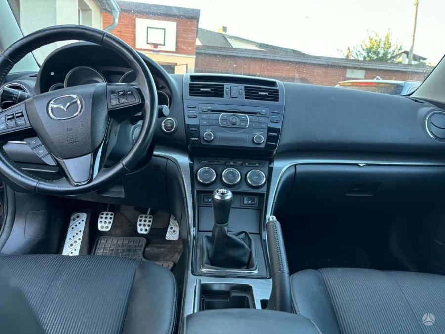 Brown Mazda 6 2011 in Kaunas, with an engine capacity of 2.18 L and mileage of 329 thousand km for 2750 €, photo 8 on AUTOMOTO.COM.LV