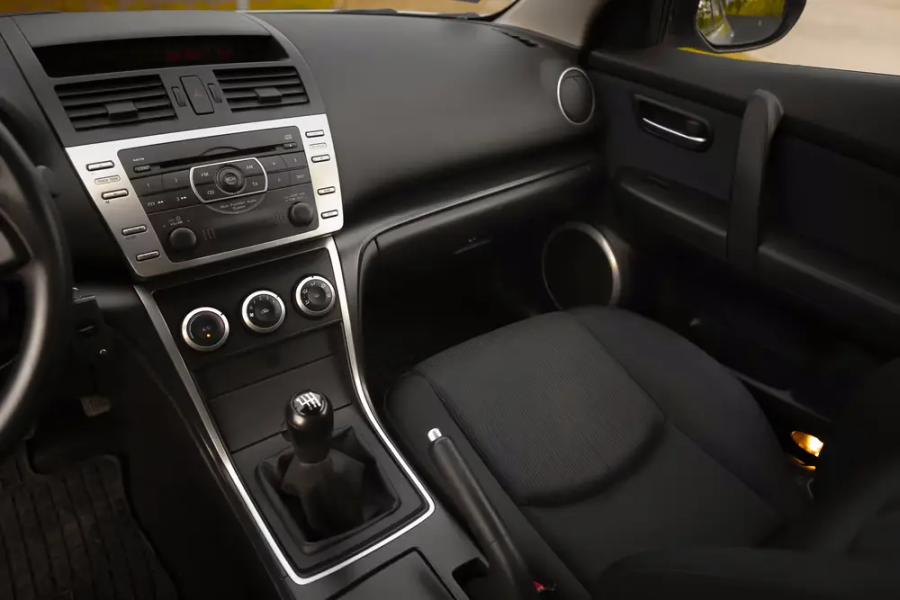 Pelēks Mazda 6 2008 Jelgava, ar dzinēja tilpumu 2.20 L un nobraukumu 295 tūkst. km par 1900 €, foto 10 vietnē AUTOMOTO.COM.LV