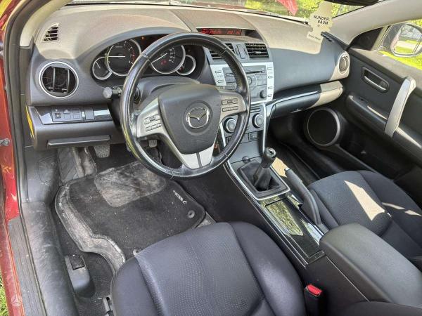 Red Mazda 6 2008 in Panevezys, with an engine capacity of 2.00 L and mileage of 195 thousand km for 600 €, photo 3 on AUTOMOTO.COM.LV