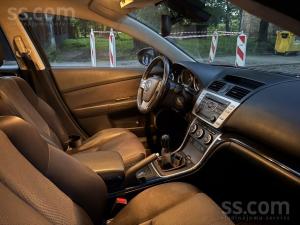 Red Mazda 6 2008 in Riga, with an engine capacity of 2.00 L and mileage of 370 thousand km for 1400 €, photo 4 on AUTOMOTO.COM.LV