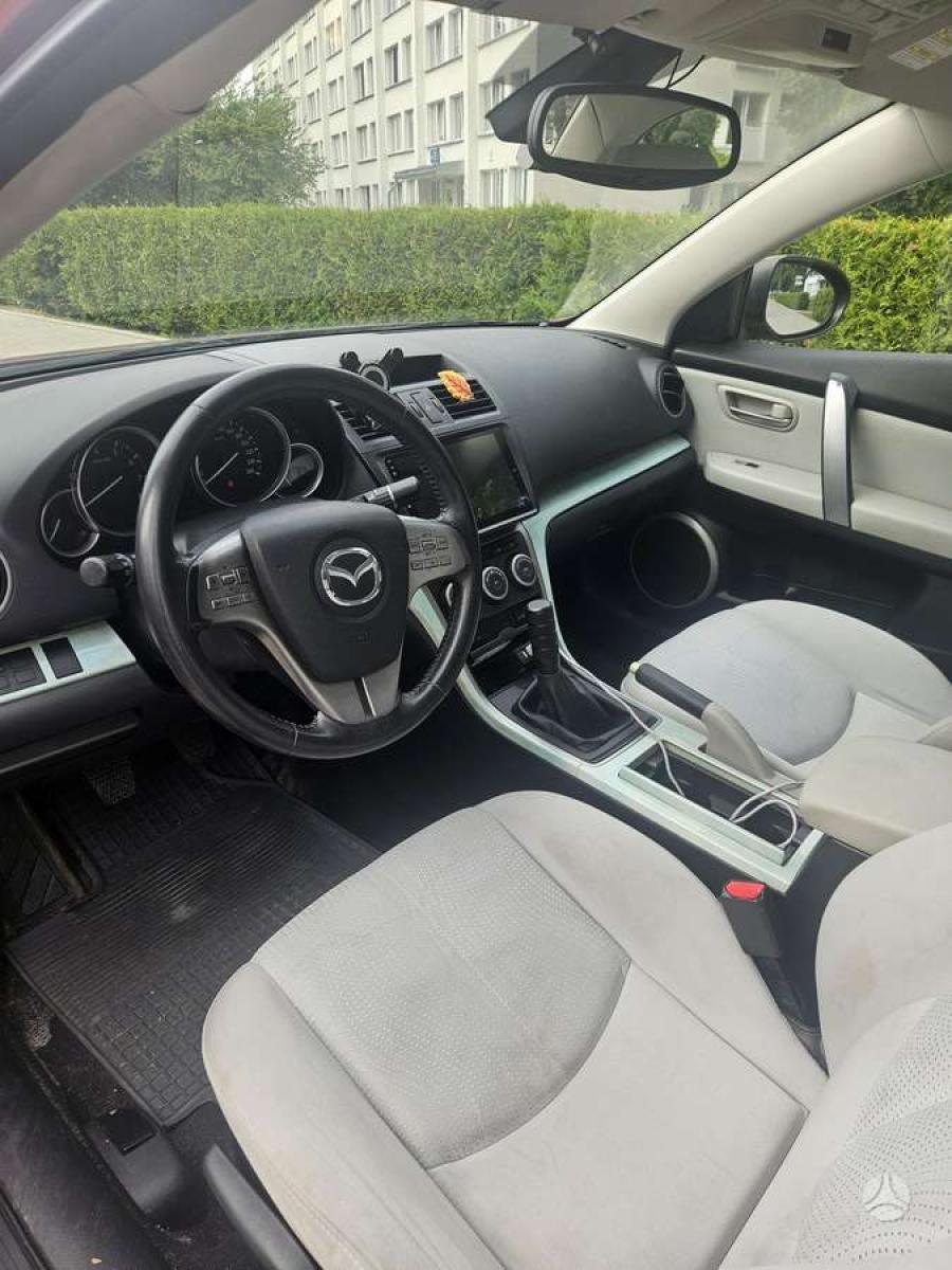 Red Mazda 6 2008 in Kaunas, with an engine capacity of 2.00 L and mileage of 246 thousand km for 3800 €, photo 7 on AUTOMOTO.COM.LV