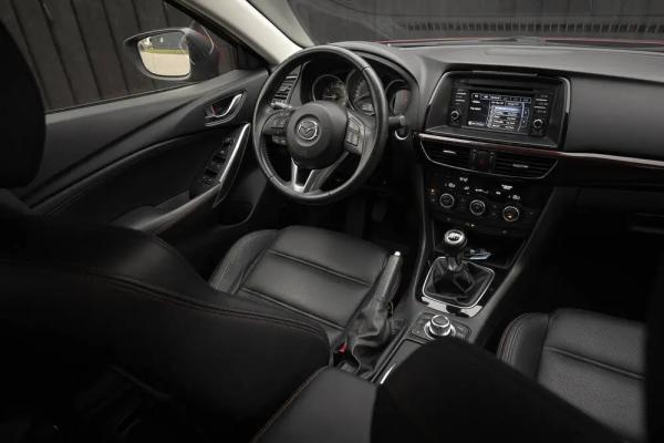 Red Mazda 6 2013 in Jelgava, with an engine capacity of 2.00 L and mileage of 128 thousand km for 7600 €, photo 7 on AUTOMOTO.COM.LV