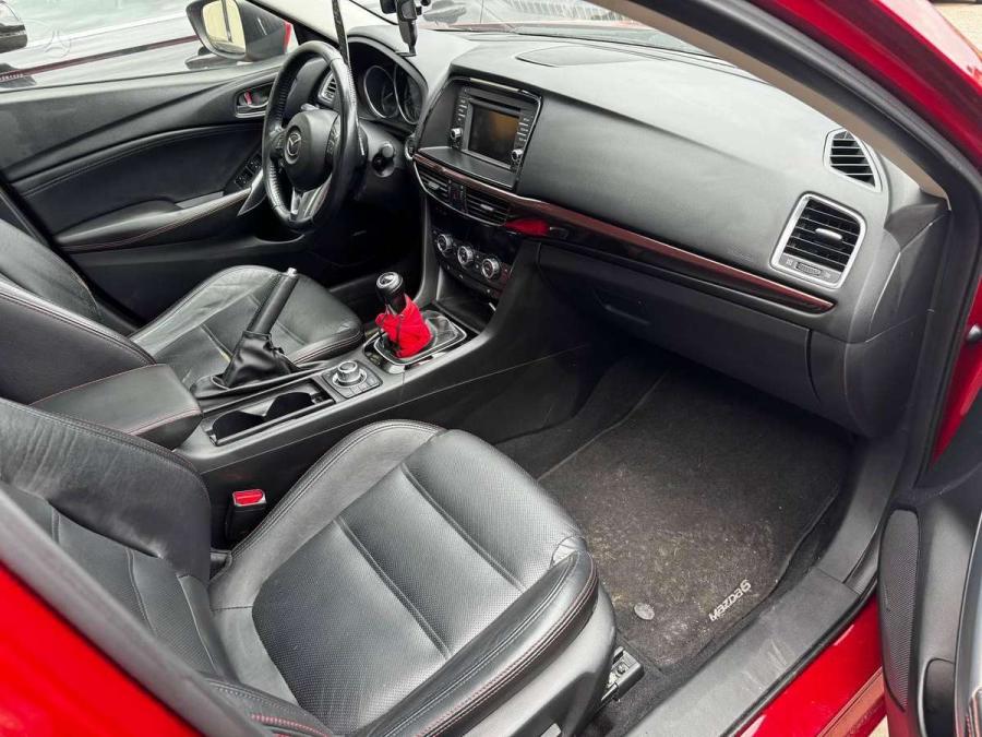 Red Mazda 6 2013 in Druskininkai, with an engine capacity of 2.20 L and mileage of 254 thousand km for 2400 €, photo 17 on AUTOMOTO.COM.LV