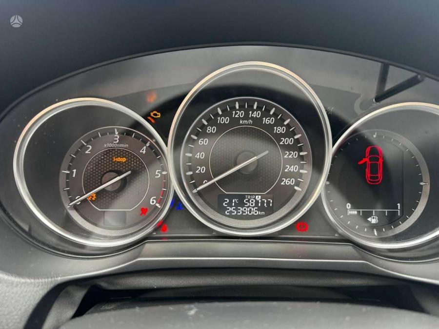 Red Mazda 6 2013 in Druskininkai, with an engine capacity of 2.20 L and mileage of 254 thousand km for 2400 €, photo 27 on AUTOMOTO.COM.LV
