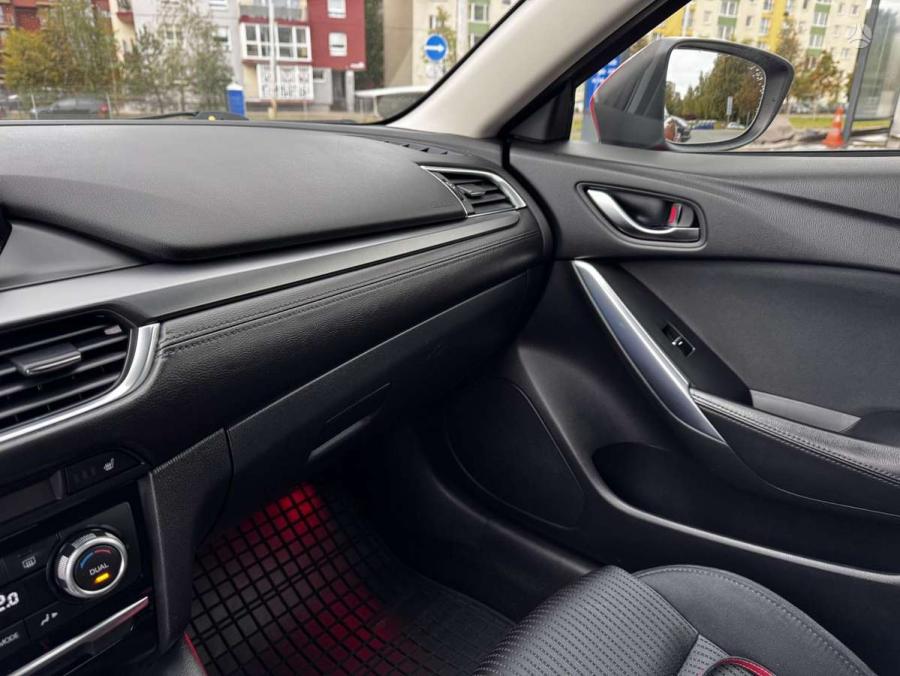 Red Mazda 6 2015 in Kaunas, with an engine capacity of 2.19 L and mileage of 150 thousand km for 8500 €, photo 8 on AUTOMOTO.COM.LV