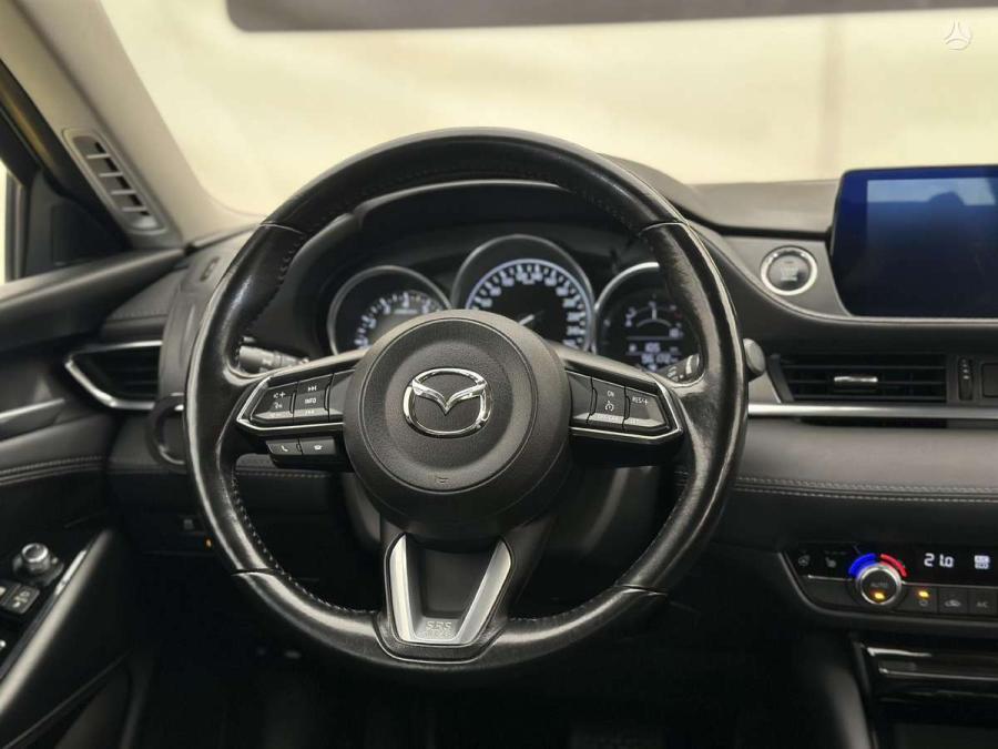 Red Mazda 6 2018 in Vilnius, with an engine capacity of 2.00 L and mileage of 97 thousand km for 15700 €, photo 16 on AUTOMOTO.COM.LV