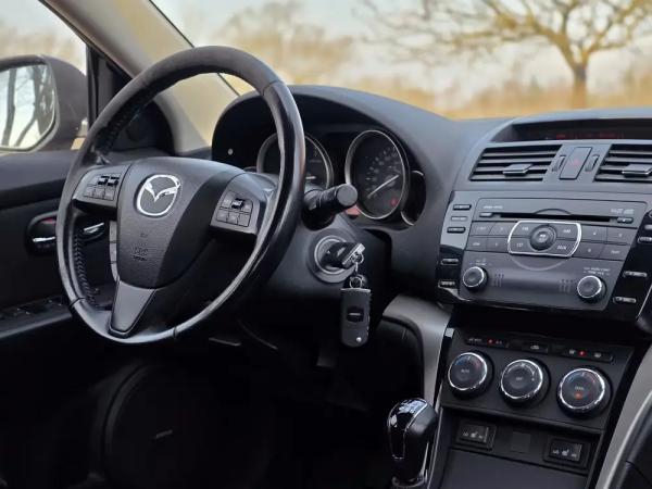 Red Mazda 6 2010 in Grobiņa, with an engine capacity of 2.00 L and mileage of 247 thousand km for 3200 €, photo 10 on AUTOMOTO.COM.LV