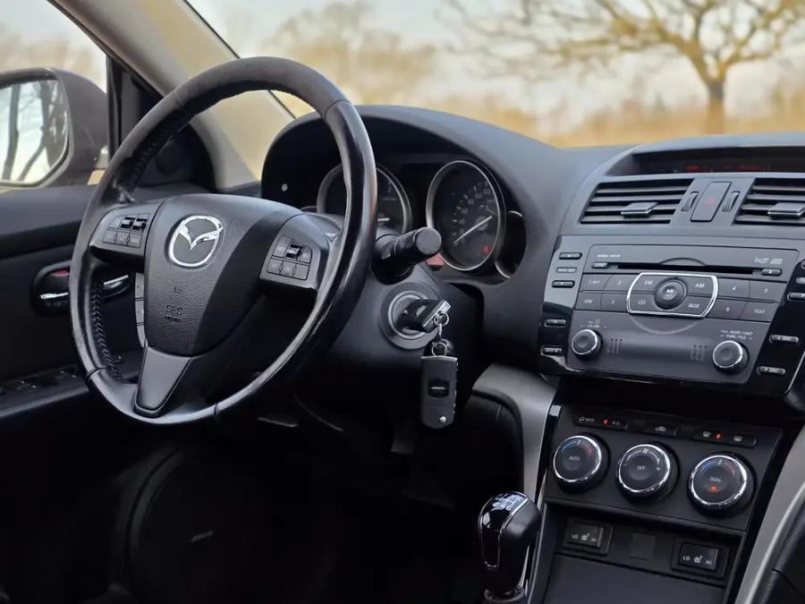 Sarkans Mazda 6 2010 Grobiņa, ar dzinēja tilpumu 2.00 L un nobraukumu 247 tūkst. km par 3200 €, foto 11 vietnē AUTOMOTO.COM.LV