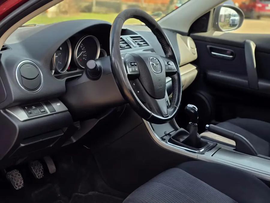Sarkans Mazda 6 2010 Grobiņa, ar dzinēja tilpumu 2.00 L un nobraukumu 247 tūkst. km par 3200 €, foto 13 vietnē AUTOMOTO.COM.LV