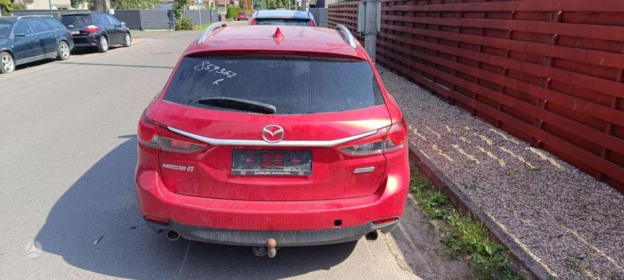 Red Mazda 6 2013 in Kaunas, with an engine capacity of 2.18 L and mileage of 250 thousand km for 2700 €, photo 6 on AUTOMOTO.COM.LV