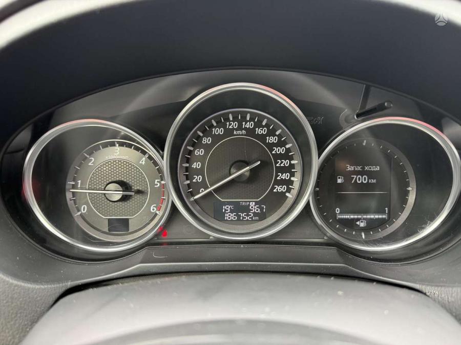 Red Mazda 6 2013 in Taurage, with an engine capacity of 2.18 L and mileage of 186 thousand km for 4900 €, photo 13 on AUTOMOTO.COM.LV