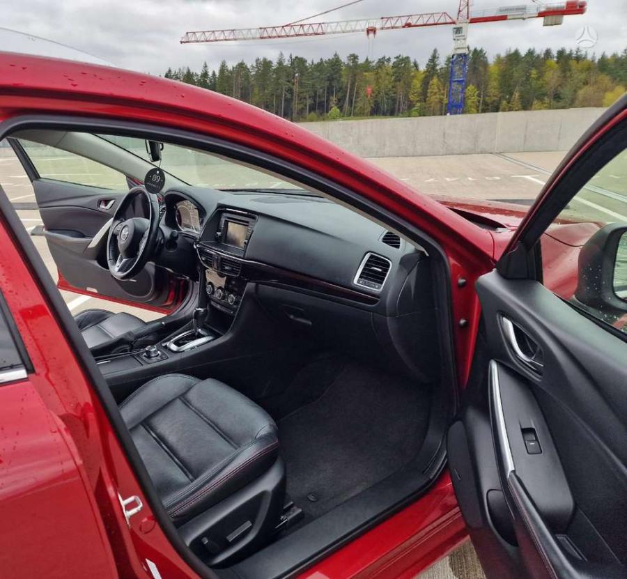 Red Mazda 6 2014 in Siauliai, with an engine capacity of 2.18 L and mileage of 275 thousand km for 6500 €, photo 9 on AUTOMOTO.COM.LV