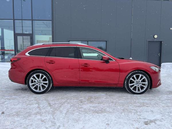 Red Mazda 6 2017 in Siauliai, with an engine capacity of 2.19 L and mileage of 197 thousand km for 8900 €, photo 5 on AUTOMOTO.COM.LV