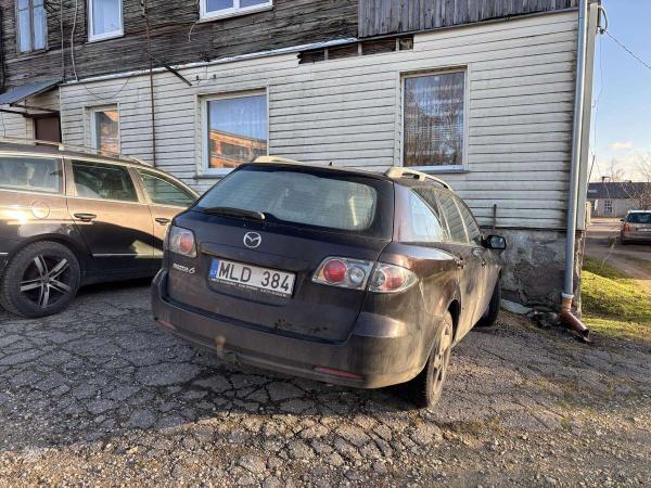 Violet Mazda 6 2006 in Plunge, with an engine capacity of 2.00 L and mileage of 200 thousand km for 1000 €, photo 2 on AUTOMOTO.COM.LV