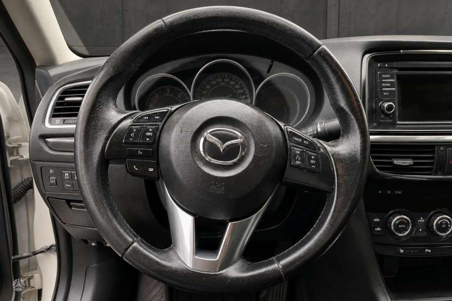 White Mazda 6 2013 in Vilnius, with an engine capacity of 2.18 L and mileage of 269 thousand km for 4500 €, photo 7 on AUTOMOTO.COM.LV