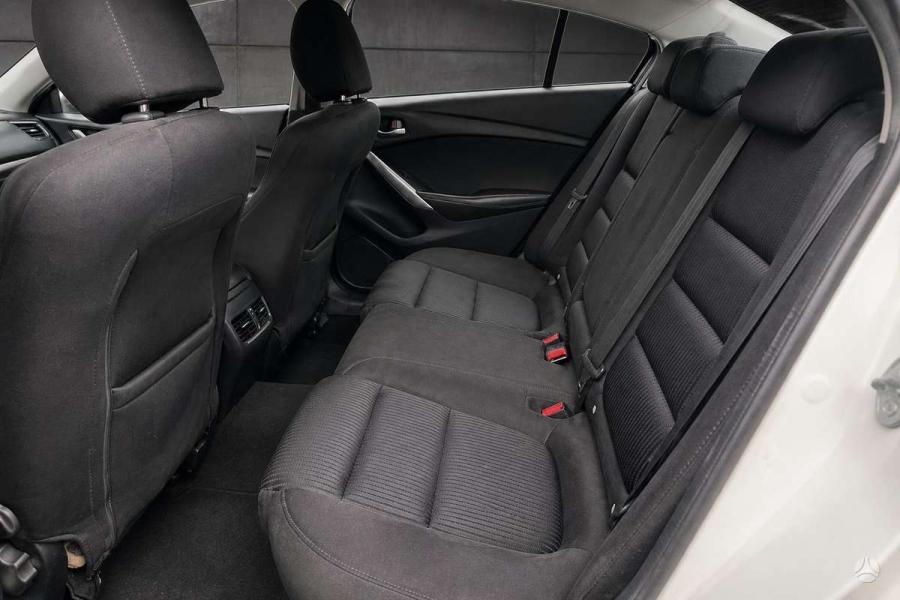 White Mazda 6 2013 in Vilnius, with an engine capacity of 2.18 L and mileage of 269 thousand km for 4500 €, photo 9 on AUTOMOTO.COM.LV