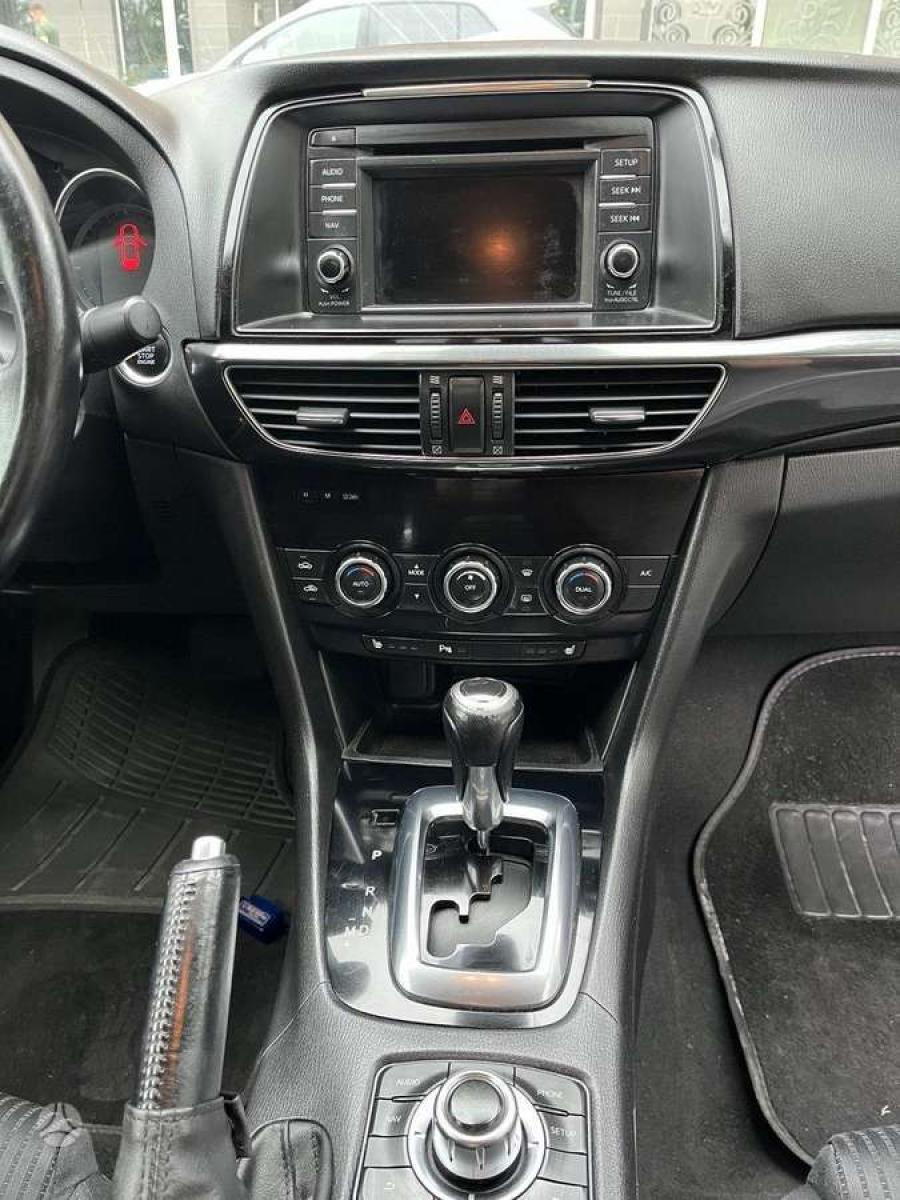 White Mazda 6 2013 in Vilnius, with an engine capacity of 2.18 L and mileage of 269 thousand km for 4500 €, photo 11 on AUTOMOTO.COM.LV